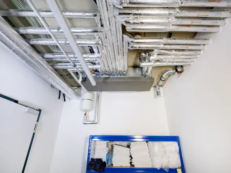 Energieeffiziente Klimatisierung eines Multifunktionsgebäudes ...